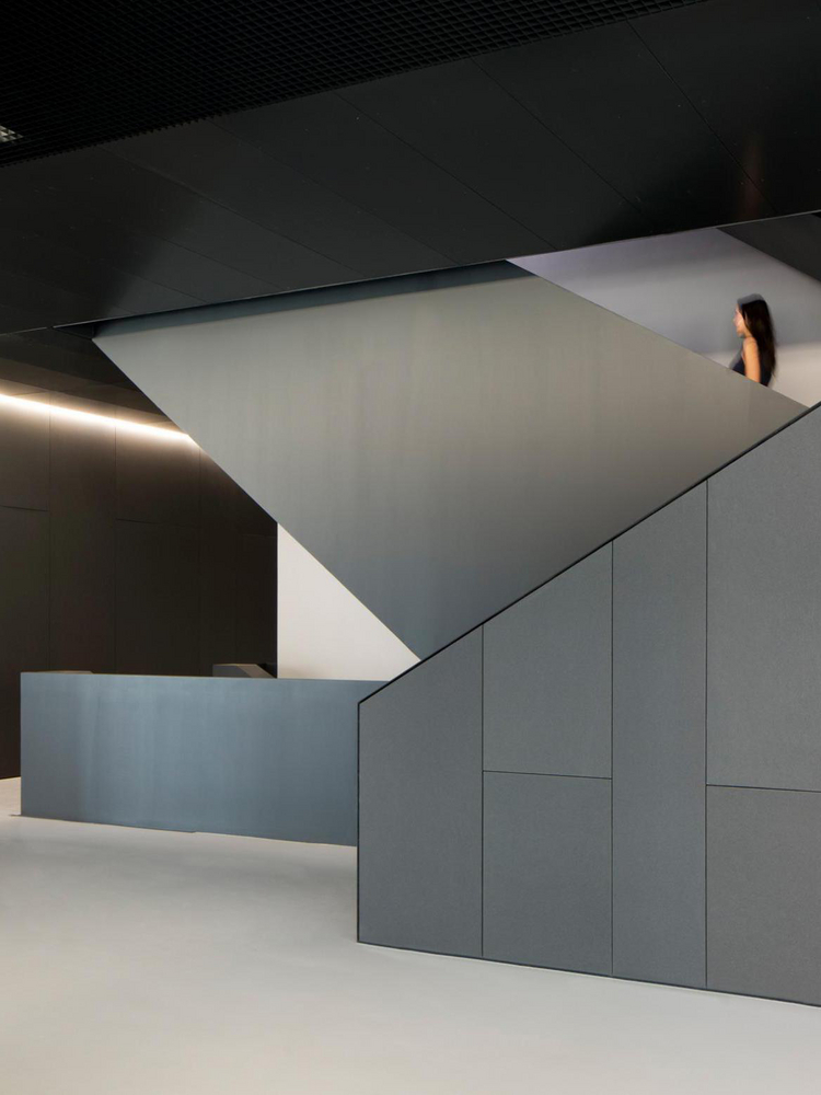 Detail Page - EQUITONE