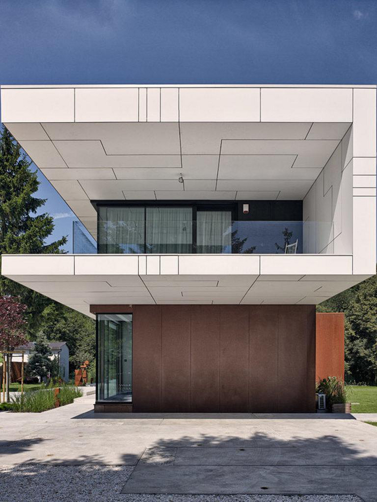 Detail Page - EQUITONE